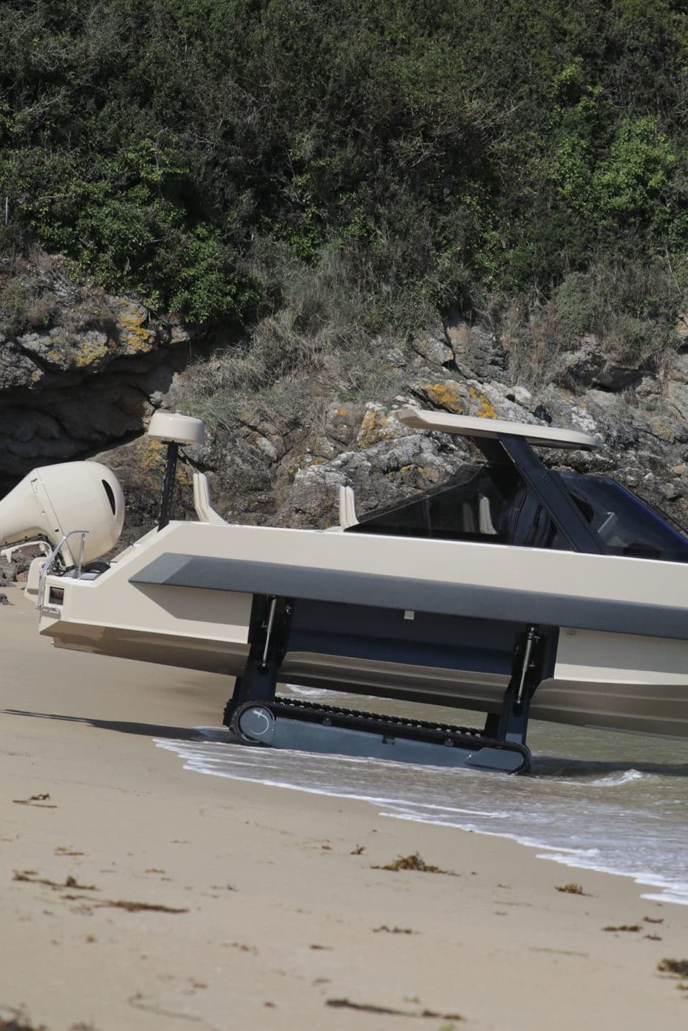 Sustainable Amphibious Boats | Iguana Yachts