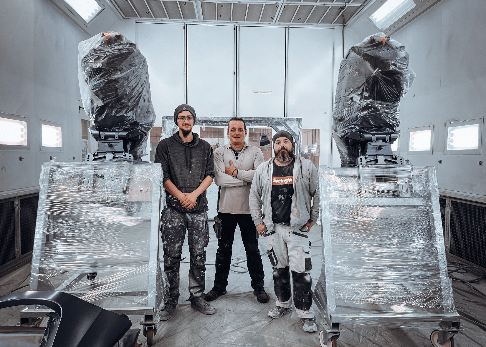 A DELICATE AND PRECISE TASK: PAINTING AN IGUANA. | Iguana Yachts